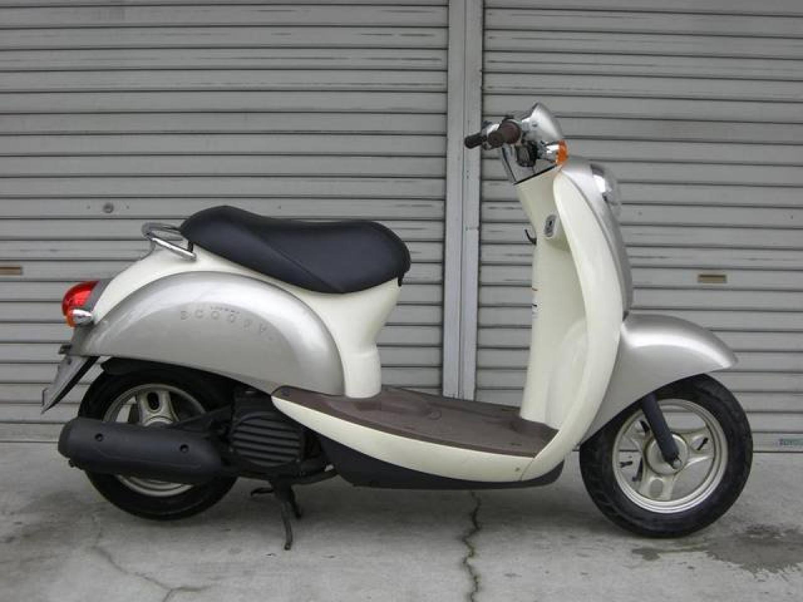 Honda Honda Crea Scoopy - Moto.ZombDrive.COM