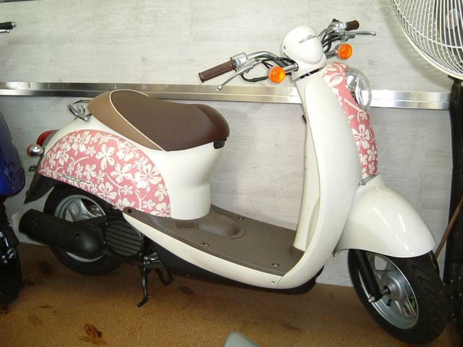 Honda Honda Crea Scoopy - Moto.ZombDrive.COM